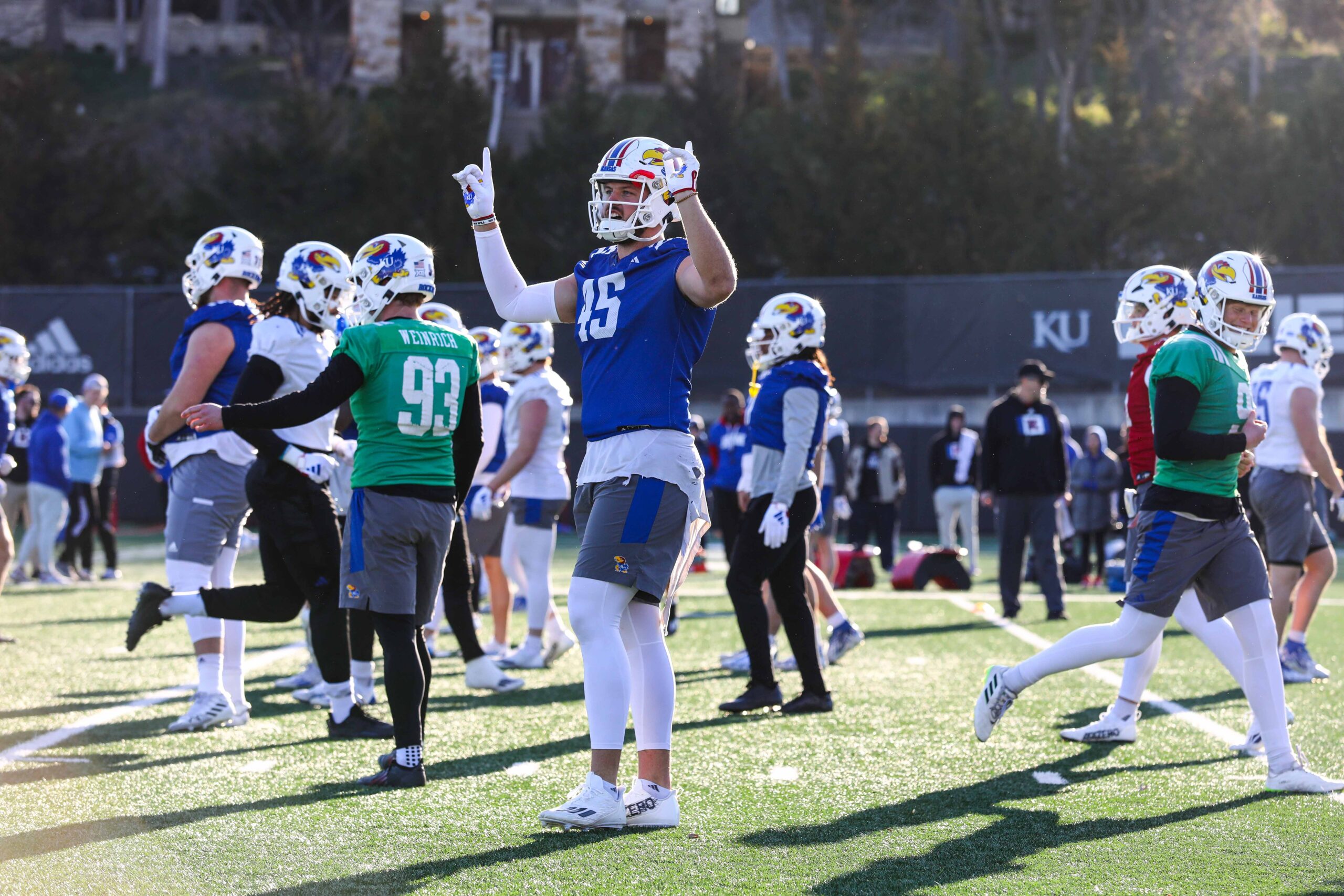 KU tight ends adjusting to life after Fairchild | News, Sports, Jobs ...